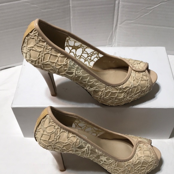 Jing Ping | Shoes | New Pretty Peki Fabric Upper And Leather Sole Heels ...